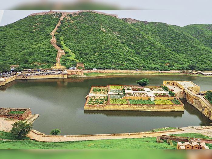 The fate of Mawthe-Sagar of Amer awakened, debris 10 feet from Mawtha ...