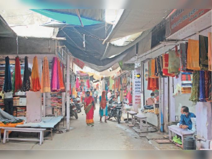 Shops opened on the right side of Bangle Market | राहत की खबर: चूड़ी ...