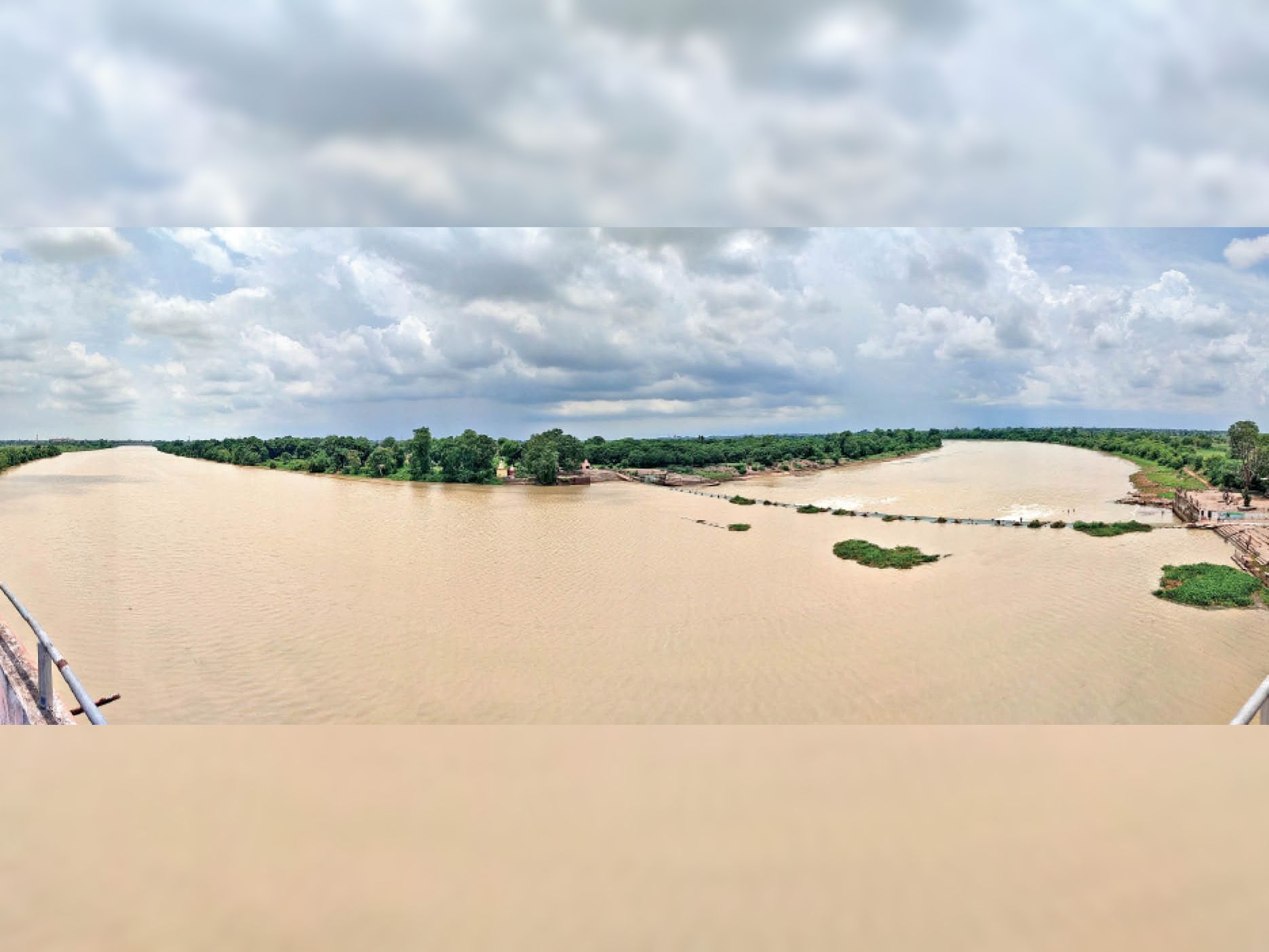 Five consecutive days of rains make Shivnath river volatile | मानसून ...