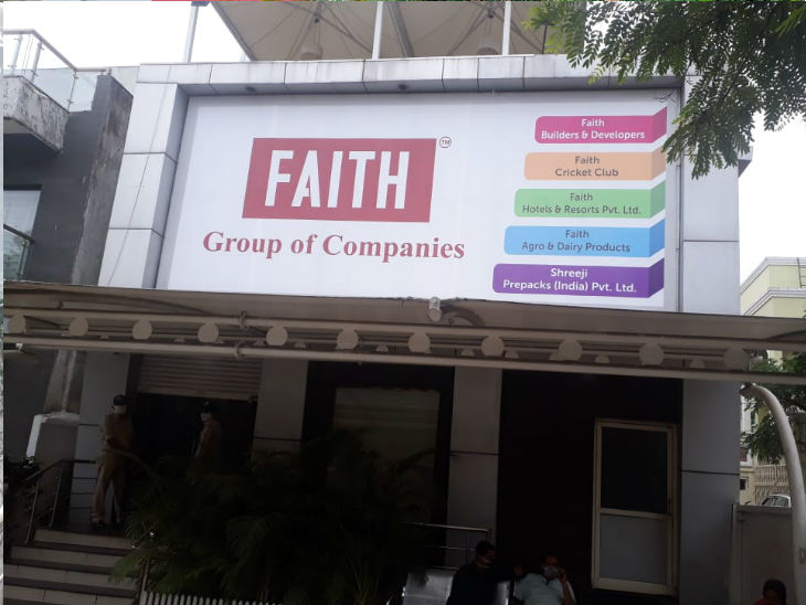 Two sacked IAS Tinu Joshi and Arvind Joshi name surfaced in Bhopal ...