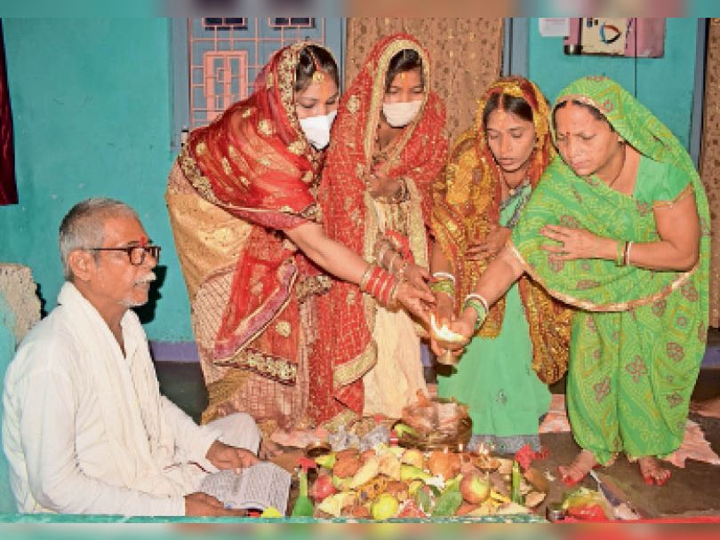 Nirjala fast 'Teej': worshiped with social distance | पूजा: निर्जला ...