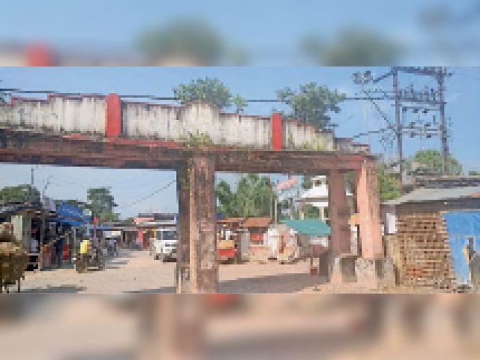 Historic Heritage Khagra Mela Gate is shabby for years due to lack of ...