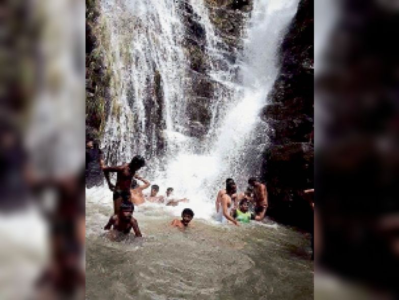 Dhodhara waterfall becomes a center of attraction; youth are reaching ...