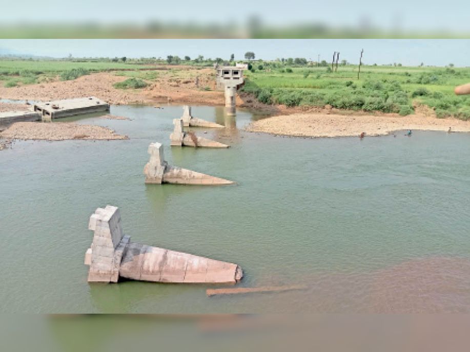 After 3 months of construction, a bridge made of 8 crore was washed ...