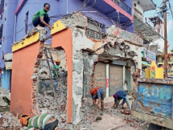 Marhi Mata temple began to be retracted six feet from the road | पहल ...