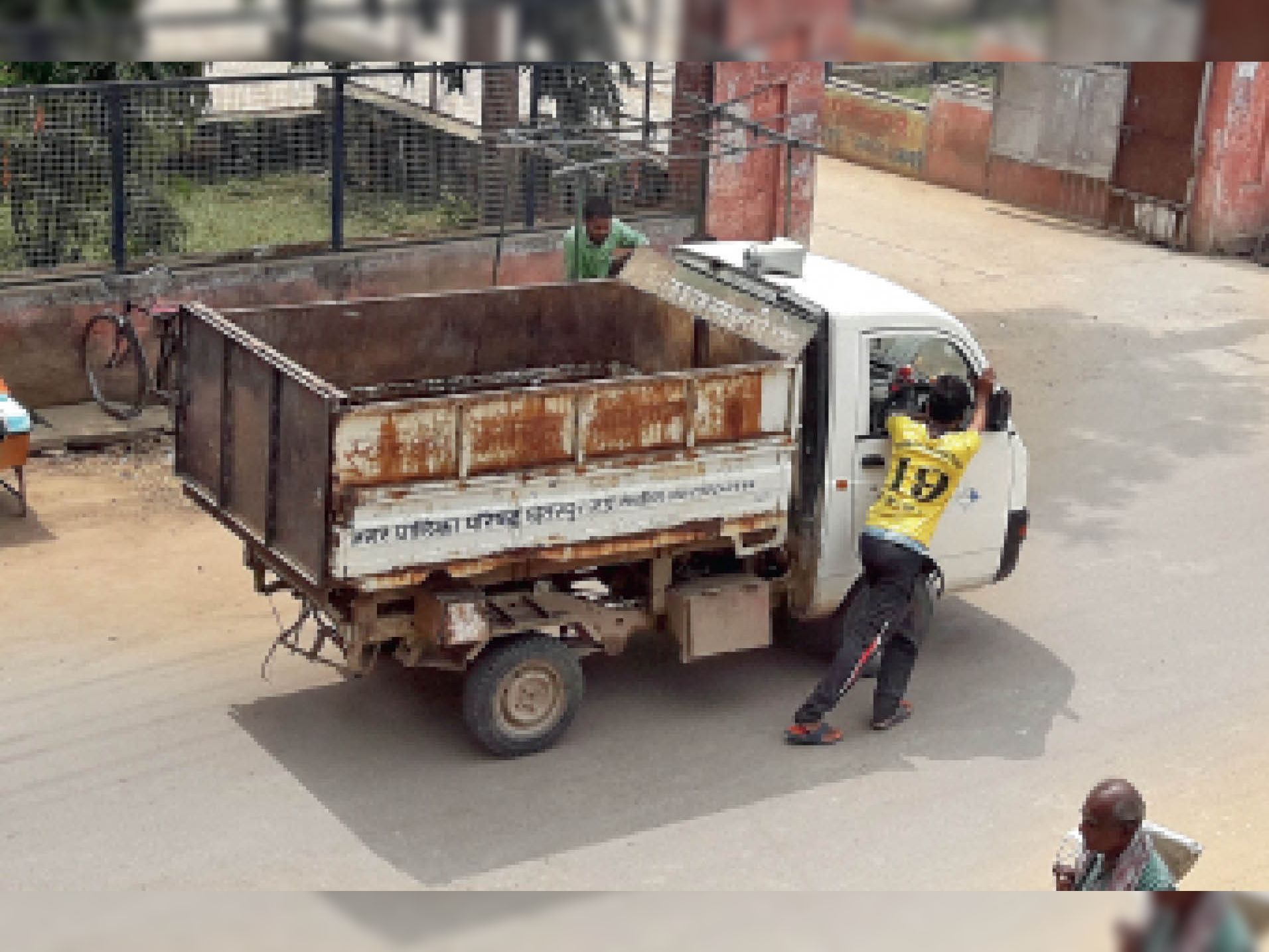 More than half of municipal municipal waste vehicles deteriorated, how ...