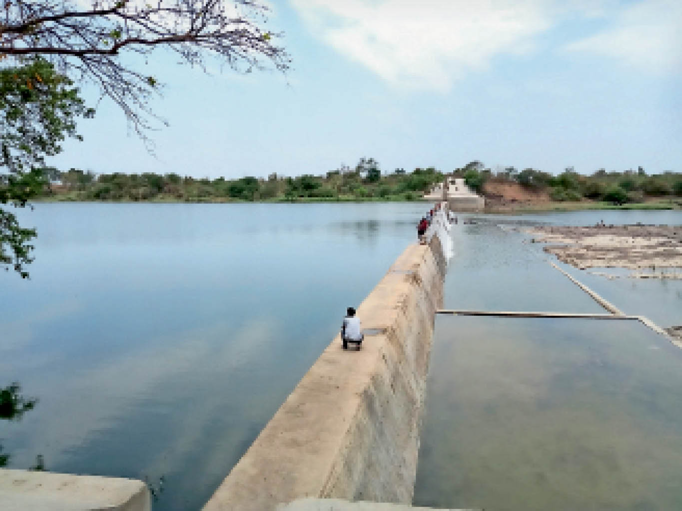 Gate of stop dam opened when it rains, even after stopping the water ...