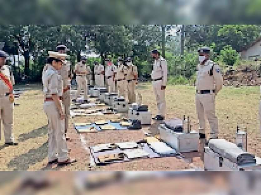 District Home Guard Commandant inspects staff kit | निरीक्षण: जिला ...