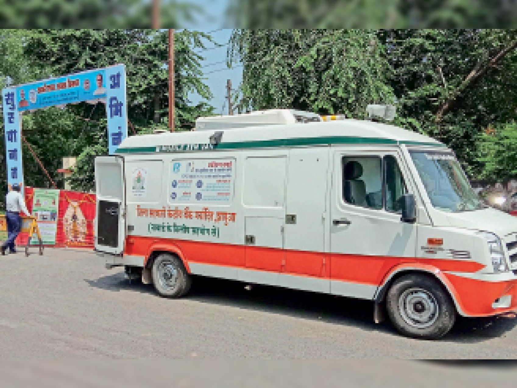 Mobile vans did not withdraw money from ATM | नहीं निकले रुपए: मोबाइल ...