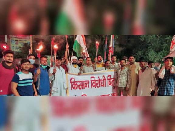 Youth Congress holds torch march in protest against ordinances