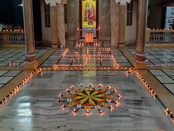 A week later, the devotees met the Lord, illuminated the Ram Durbar ...