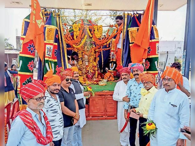 Worship of huge hours going from Rameshwar to Ayodhya and the Rajput ...