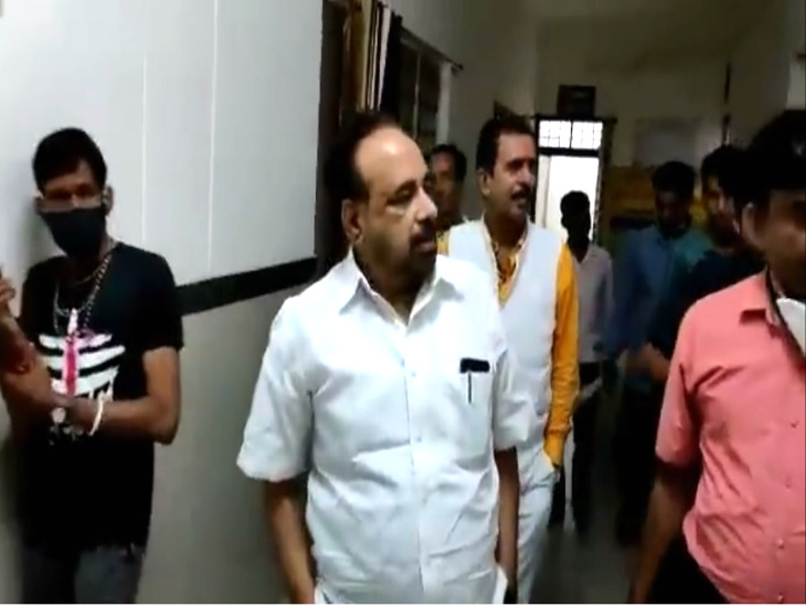 Minister Gopal Bhargava arrived at his area's government hospital ...
