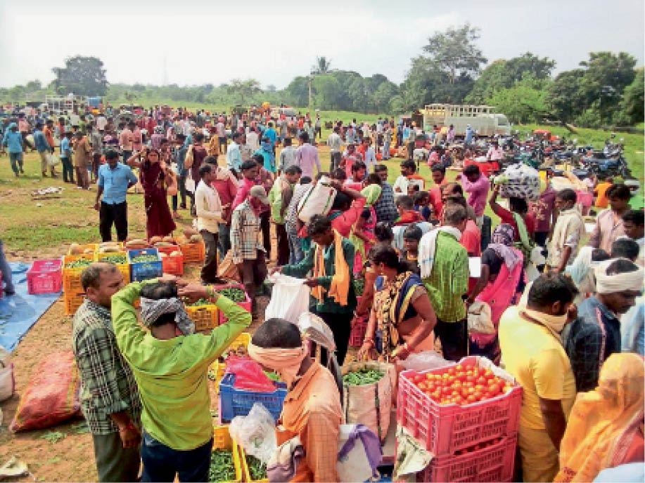 Neither masks nor distancing in the market, on which they are now ...