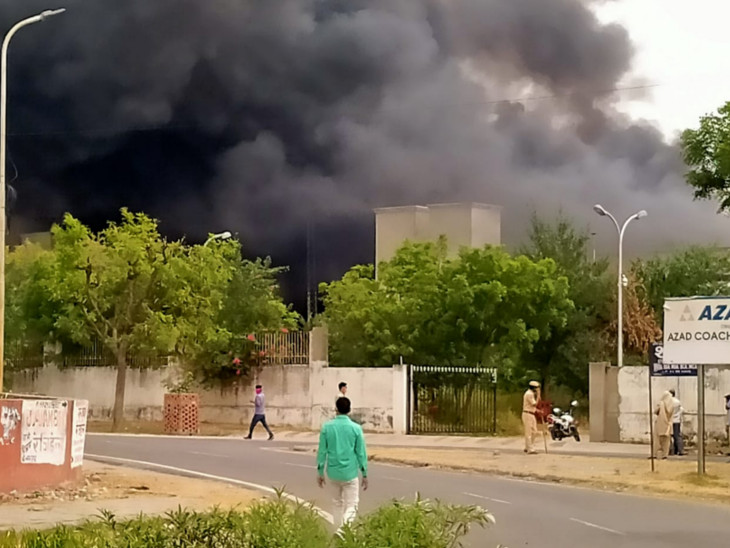 A massive fire broke out in Essar Company's factory, 10 fire brigade ...