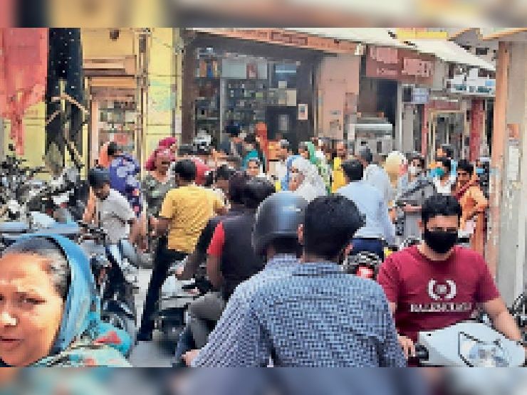 बाजारों में उमड़ने लगी भीड़, दुपहिया को छोड़कर बाकी वाहनों की एंट्री पर ...
