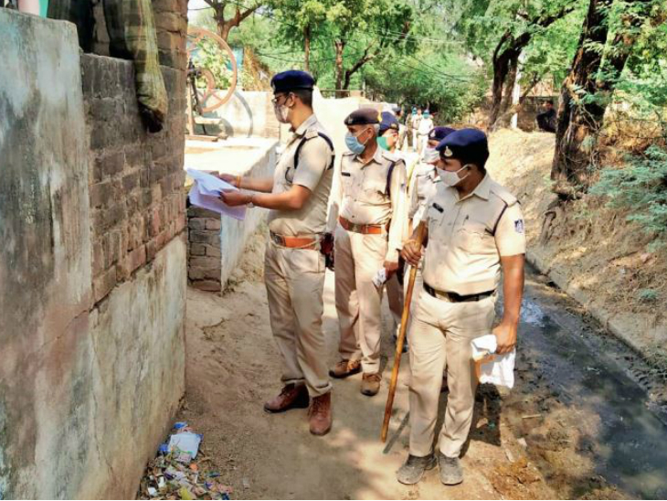 For the first time, the police will boil down the chilli bomb, stun gun ...