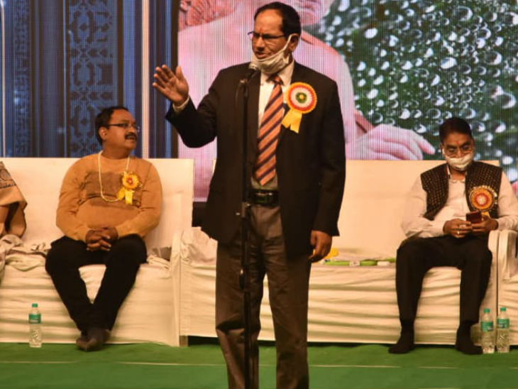 Poet Sampat Saral took a dig at BJP and Congress and said, if Amit Shah ...