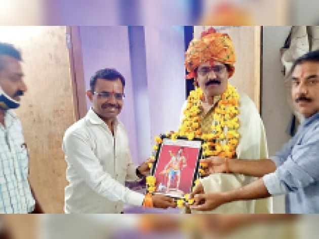 Kuravar gave us love, settled here | रिटायर्ड कर्मचारी ने कहा: कुरावर ...