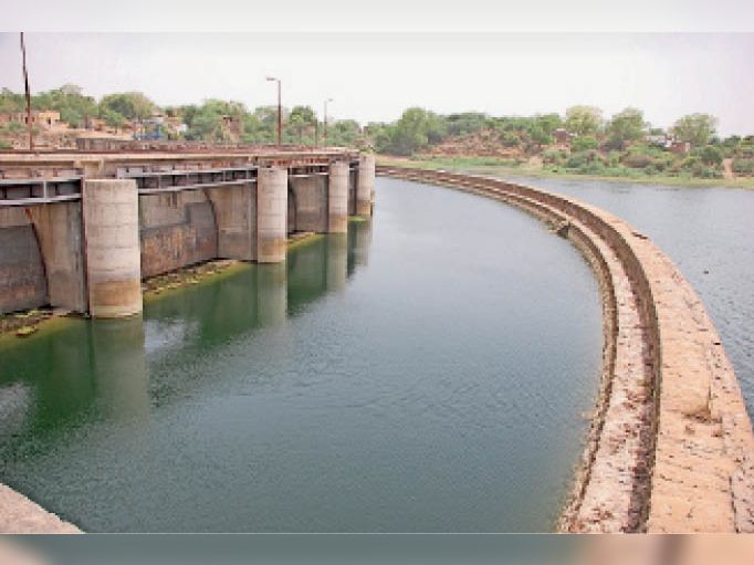 100 year old Kotwal dam filled with water | मुरैना: 100 वर्ष पुराना ...