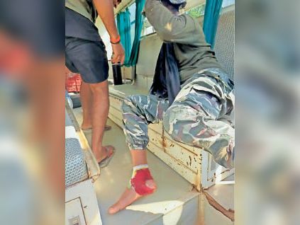 1 pipe bomb and IED seized, 2 bomb blasts, 1 jawan injured | आतंक: 1 ...