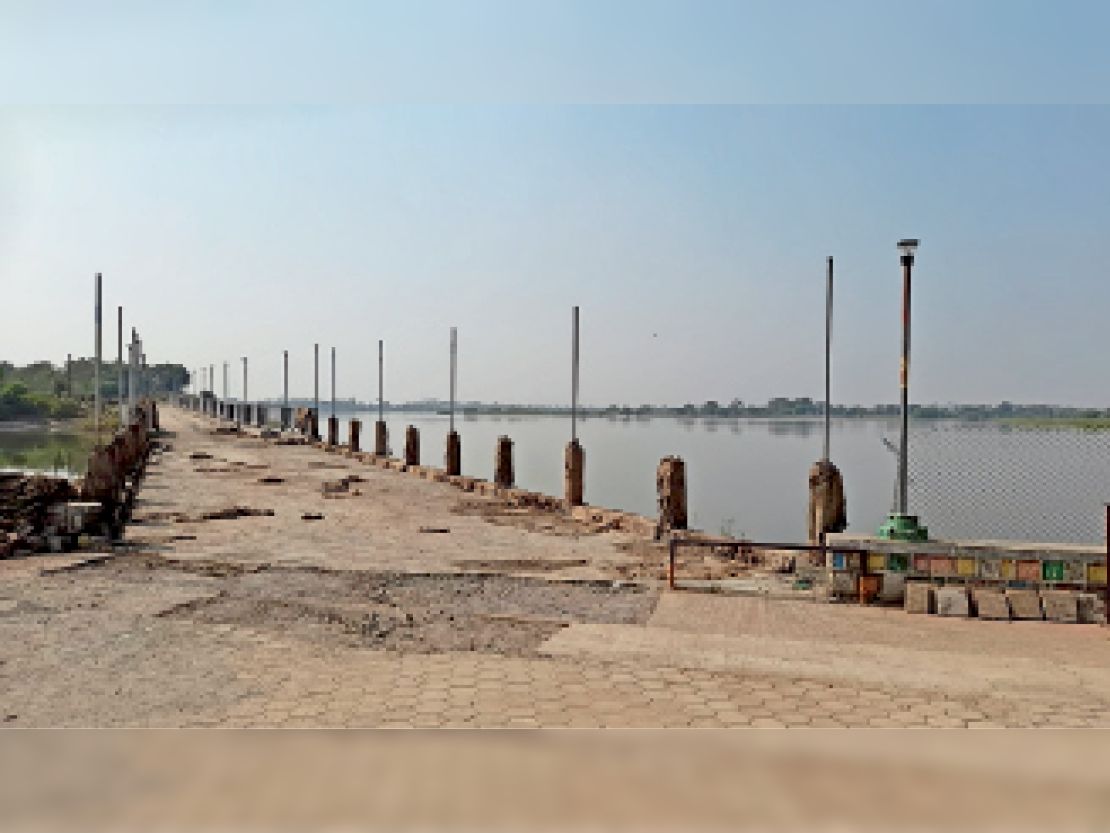 Approach road of foot bridge is ready after one and half year