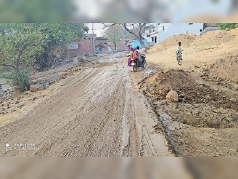 Roads damaged due to ballast and stone overload vehicles | समस्या ...