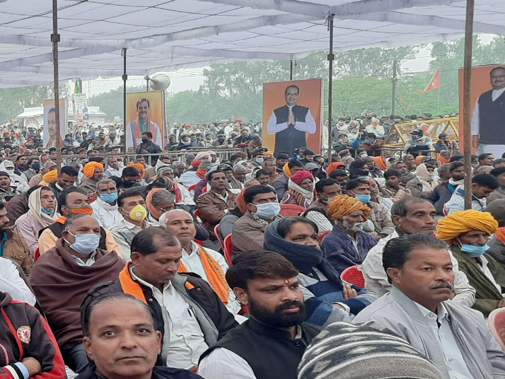 Kovid Guidelines flying in Kisan Sammelan, people arrived without masks ...