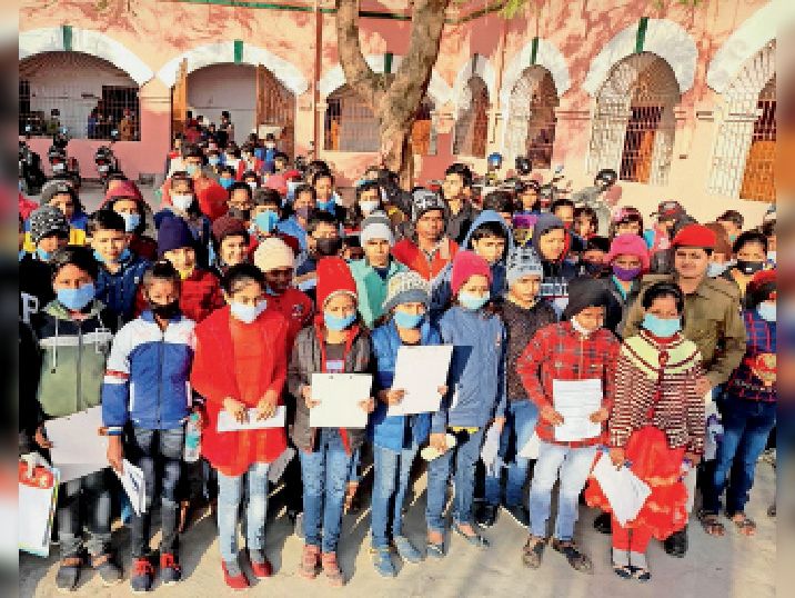 54 candidates in the Simultala School Entrance Exam | परीक्षा: सिमुलतला ...