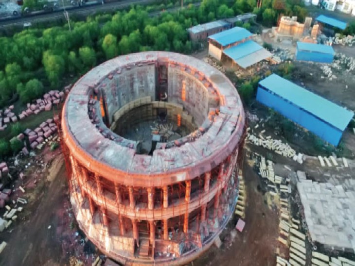 Work of 60 feet height completed as soon as the second floor is built ...