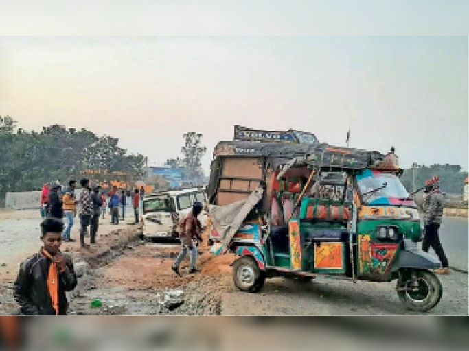 Auto damaged due to Scorpio hit, driver injured | हादसा: स्कार्पियो के ...