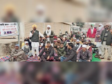 Farmers shut down Jio Company Office
