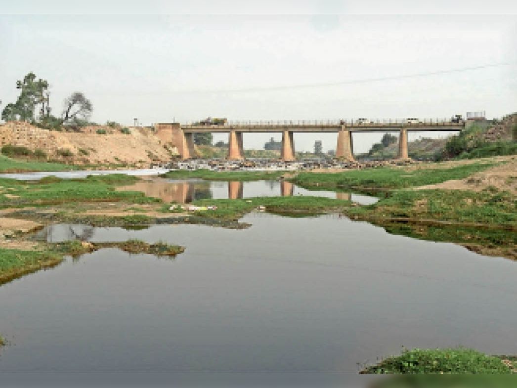 The pipeline will be removed from the bridge under the Ghaggar river ...