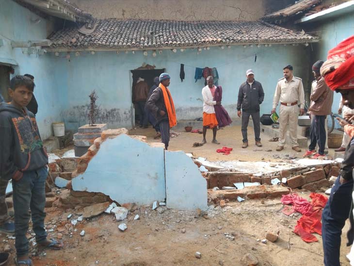 Elephant Attack In Chatra Tandwa Area; Ten Houses And Crop Damaged