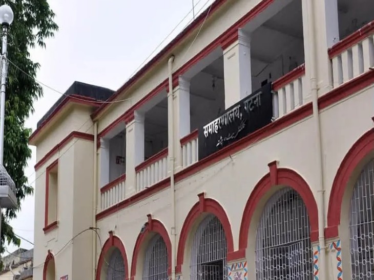 Patna DM Chandra Shekhar Singh Today In His Office, Employees Found ...