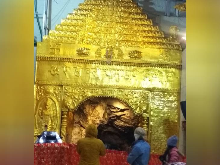 The old cave of Vaishno Devi was opened for darshan, now only priests ...