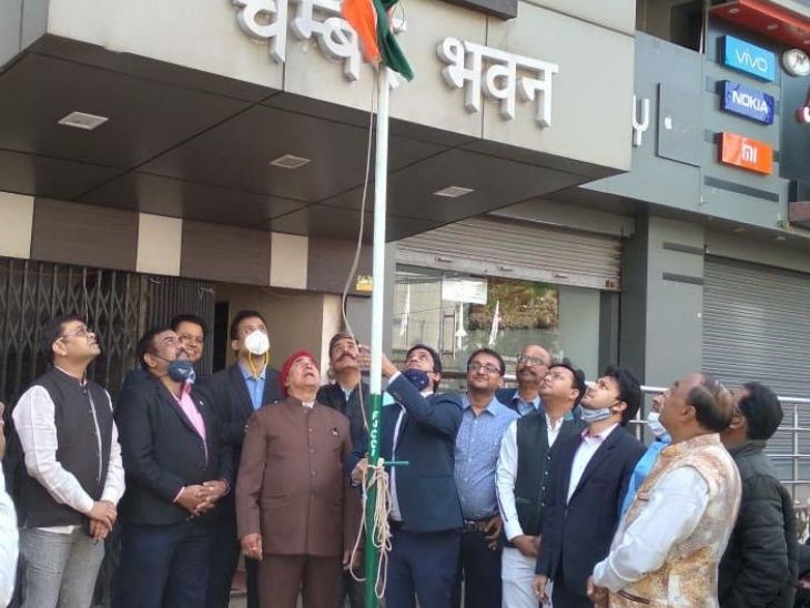 Repulic day ranchi; see in picture Mayor Asha Lakra unfurls the ...