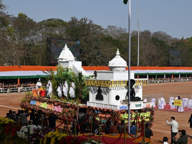 Repulic day ranchi; see in picture Mayor Asha Lakra unfurls the ...