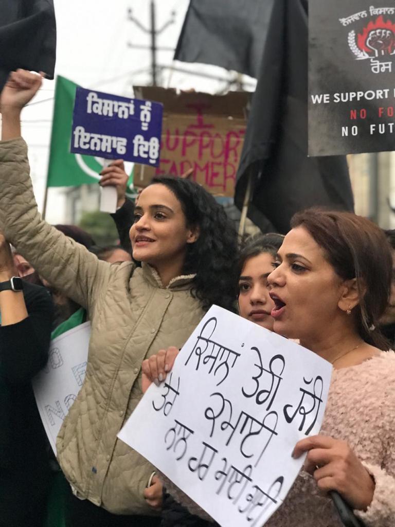 Gathering slogans in the city for 2 hours every evening, raising ...