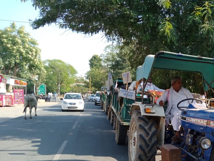 Jind, the disgusted farmer drove a tractor on the crop; Tikait said - I ...