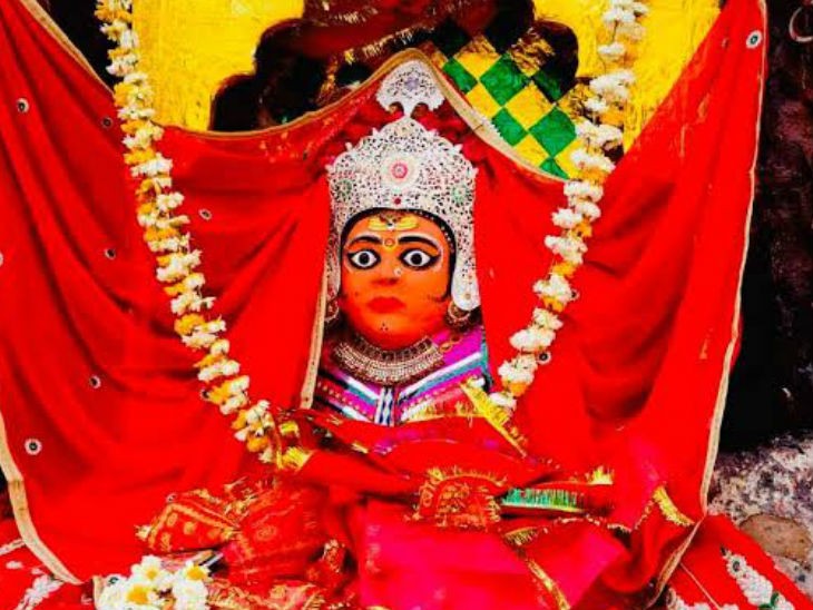 Mata Rani performs fire bath for the first time in the new year, crowds ...