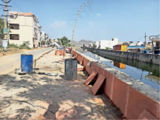 Bandi River Riverfront Development Interlocking Block and Red Stone ...