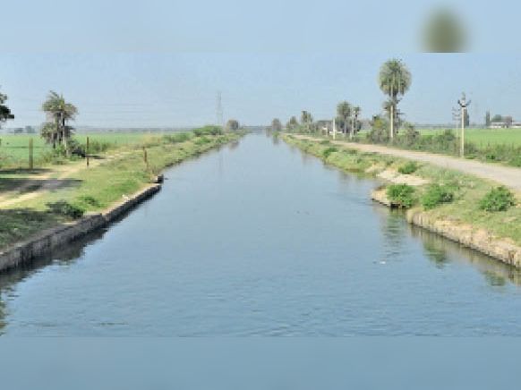 40% of water is wasted in irrigation through canals, 75 billion liters ...