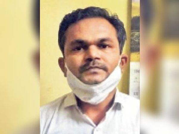 Rajasthan Revenue Inspector Parbat Singh Caught Taking Cash Rs One Lakh ...