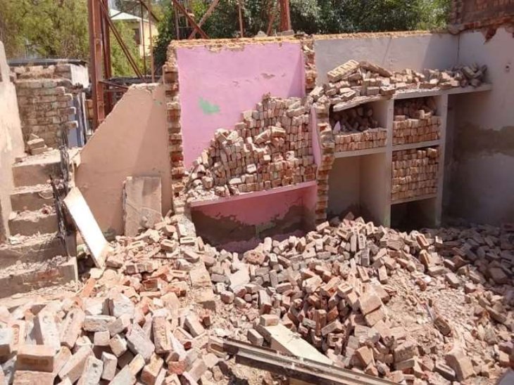 4 people including three women buried under rubble due to wall collapse ...