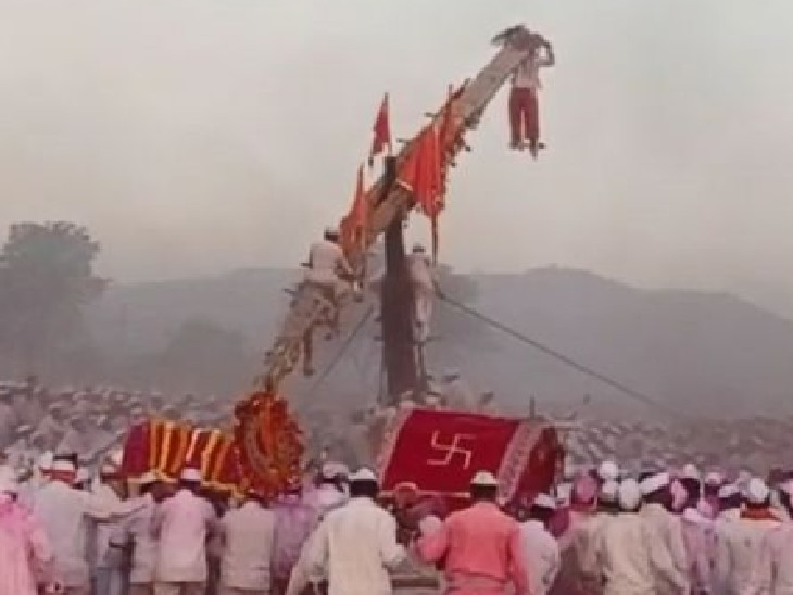MAHARASHTRA : Bavdhan Bagad Yatra Organized By Breaking Covid 19 Rules ...