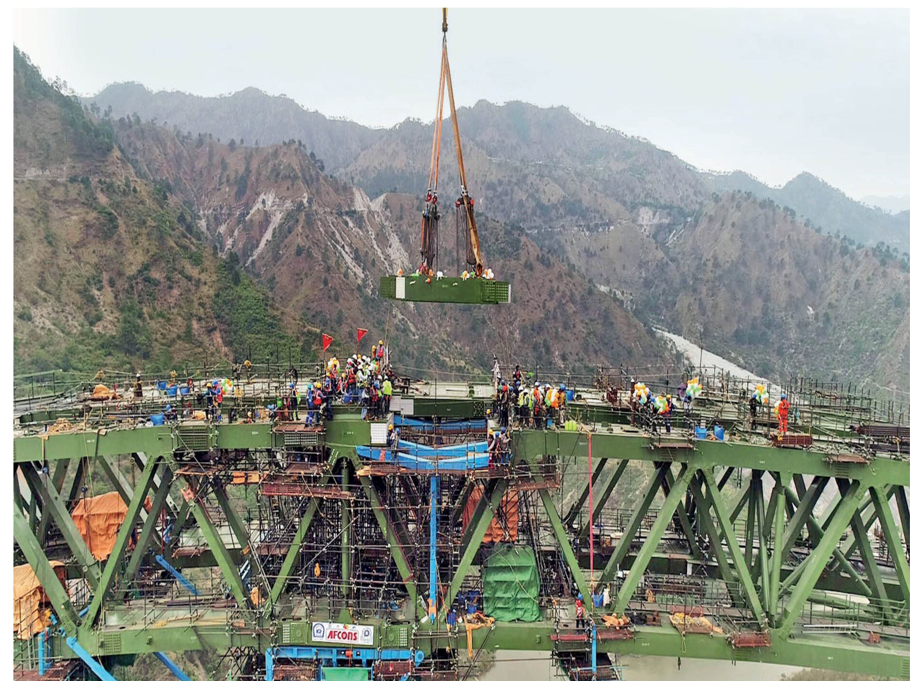 Arch of world's tallest railway bridge being built on Chenab river ...