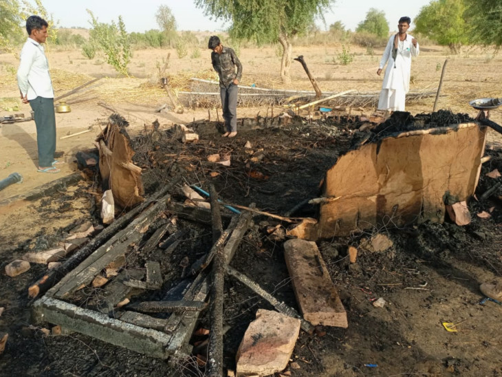 Barmer Fire in residential dhani From chingari of stove, | चूल्हे की ...