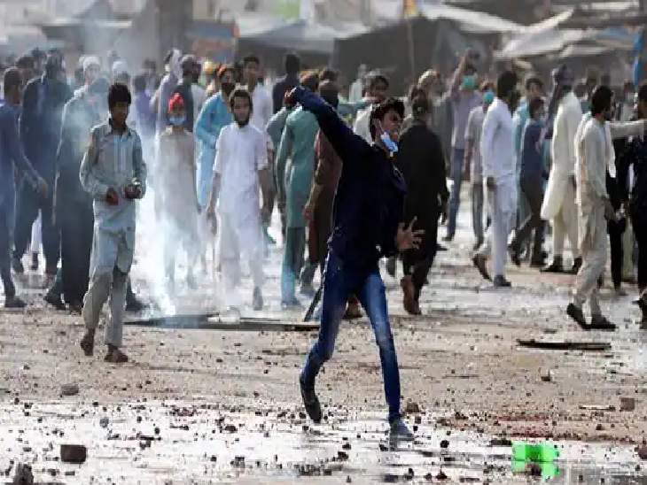 What is Tehreek-e-Labbaq, whose violent protests forced even the Imran ...