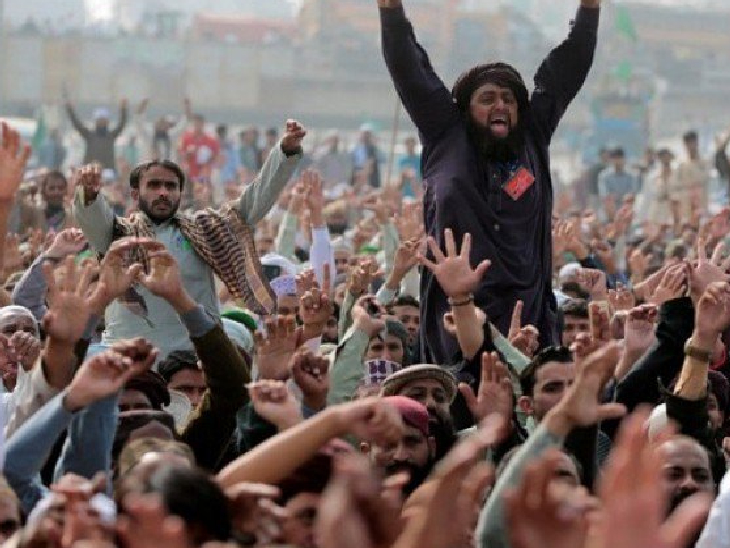 What is Tehreek-e-Labbaq, whose violent protests forced even the Imran ...